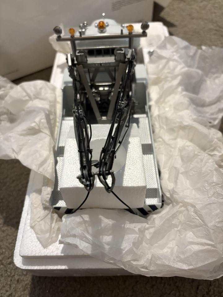 First Gear 1960 Mack B-model Tow Truck 1/25 Scale Mack Towing ...