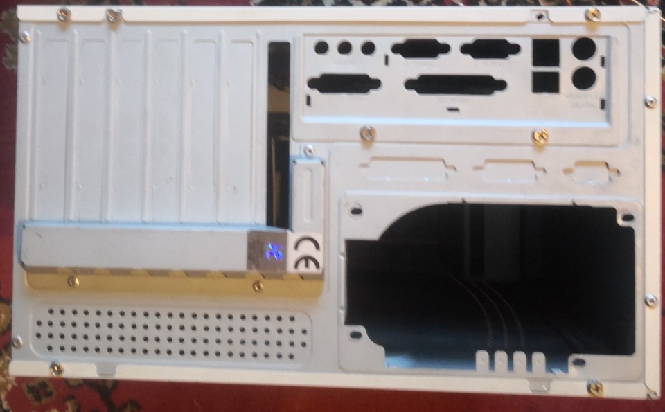 Vintage Beige Retro Desktop PC Computer Case With Cd and Floppy Drive ...