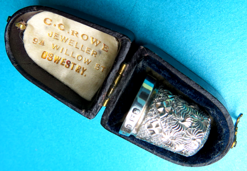 ANTIQUE STERLING SILVER DATED 1903 LEATHER COVERED SEWING THIMBLE CASE ...