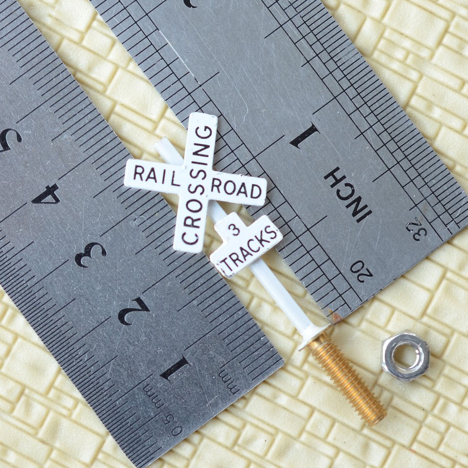 2 x HO scale railroad crossing warning sign CROSSBUCKS 3 tracks signal ...