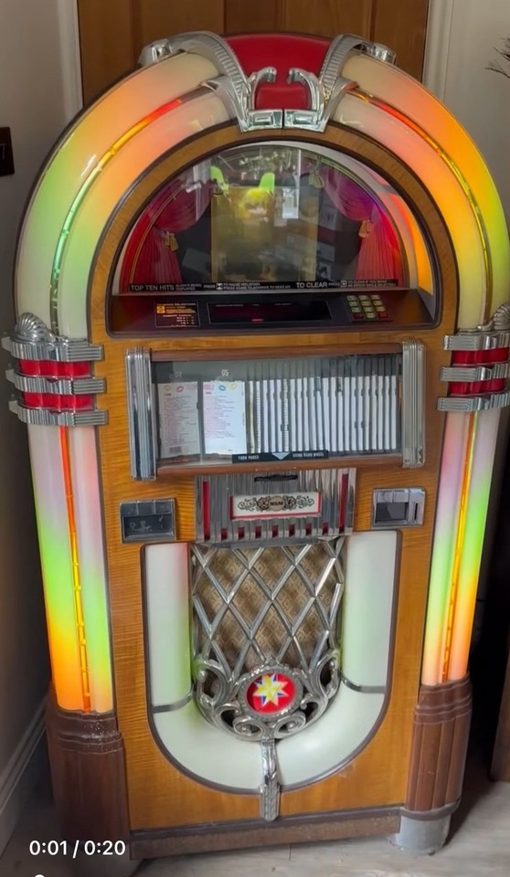 NSM Nsm Nostalgia Gold Bubbler CD Jukebox , plays 100 CDs, Reduced to ...