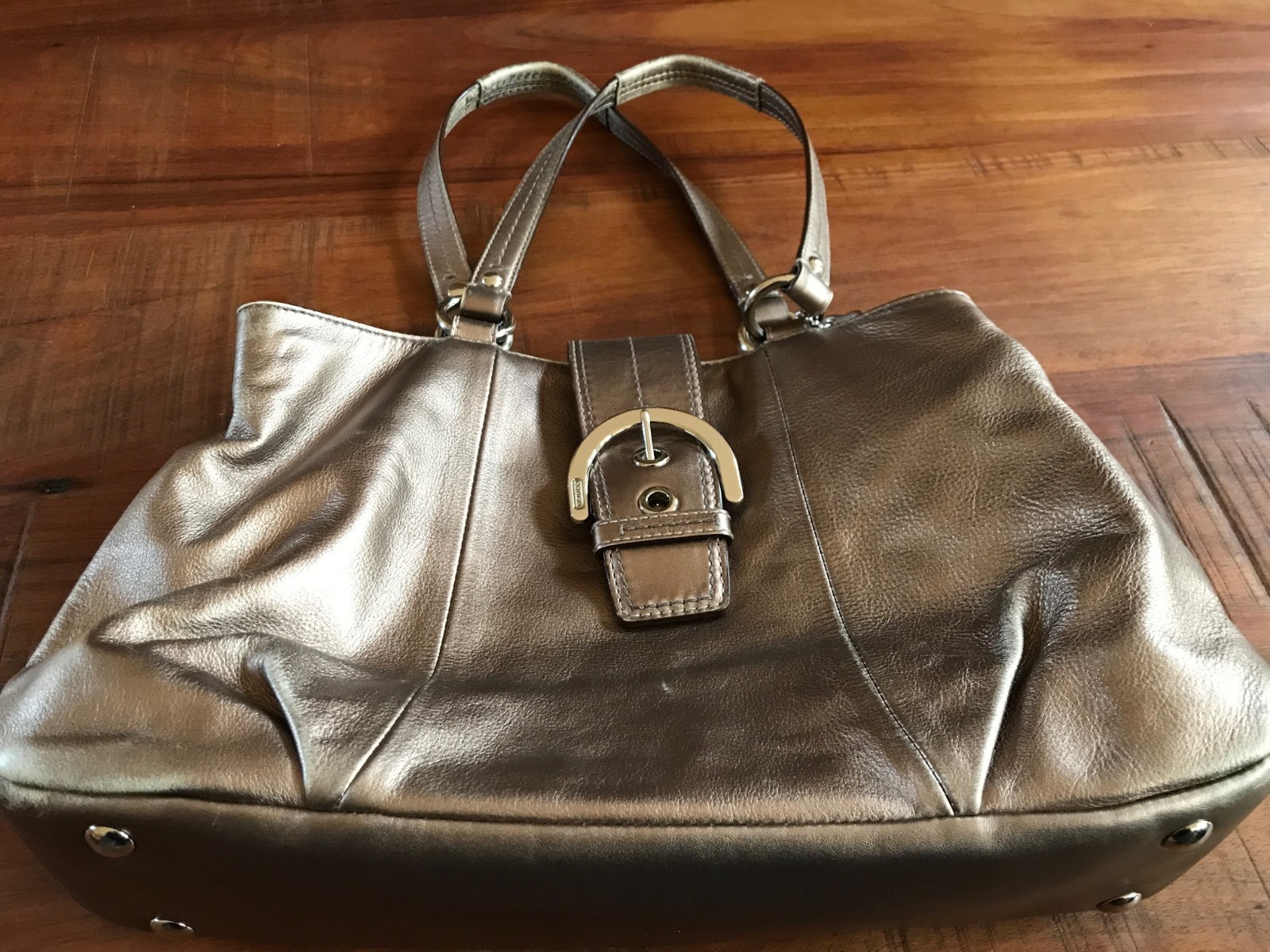 COACH HANDBAG - GOLD WITH INSIDE FUCHSIA - Gem