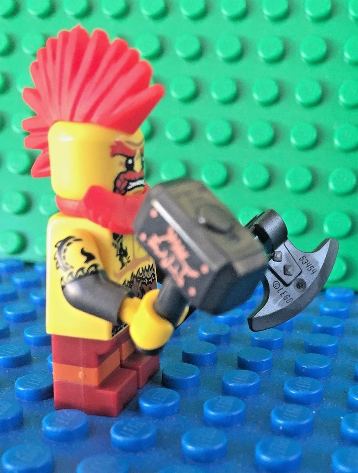 Lego 71018 series 17 BATTLE DWARF War Hammer Axe Minifigures City Town ...