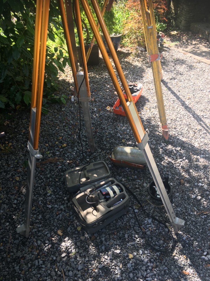 Complete surveying kit, EDM, theodolite, level, tripods, prisms ...
