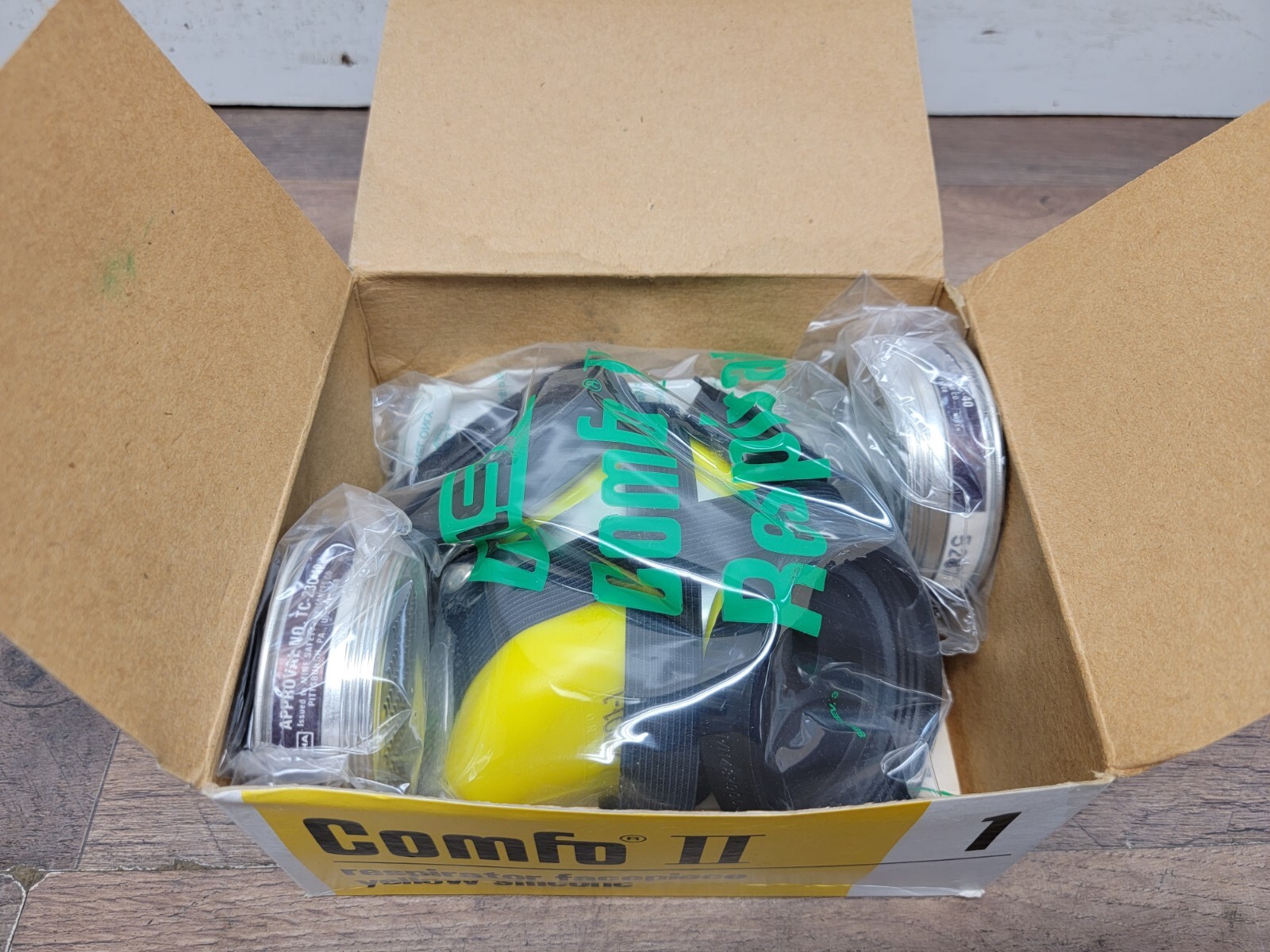 MSA Comfo II 474814 Respirator Facepiece Yellow Med with 2 cartridges ...