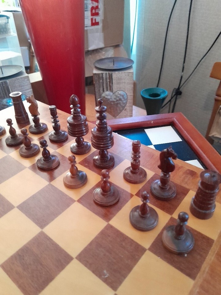 MIXED 1800s ANTIQUE CHESS SET,GERMAN TURNED BARLEYCORN & REGENCY STYLE ...