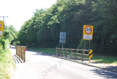 Photo 6x4 Entering Offham, Teston Rd Offham/TQ6557 c2010 | eBay UK