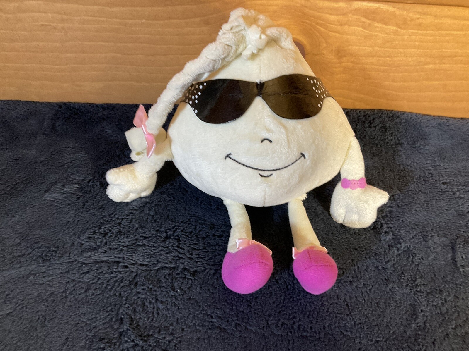 Gilroy Garden Garlic Plush Girl Sunglasses Pink Bow Shoes Bracelet ...