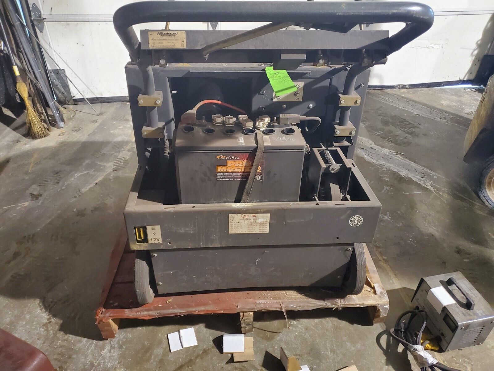 Minuteman / PowerBoss 36" Walk Behind 12V Battery Pwr'd Floor Sweeper w ...