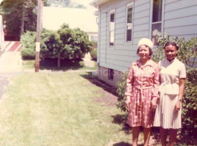 FOUND FAMILY PHOTOGRAPH Color Portrait VINTAGE Original SNAPSHOT 26 53 ...