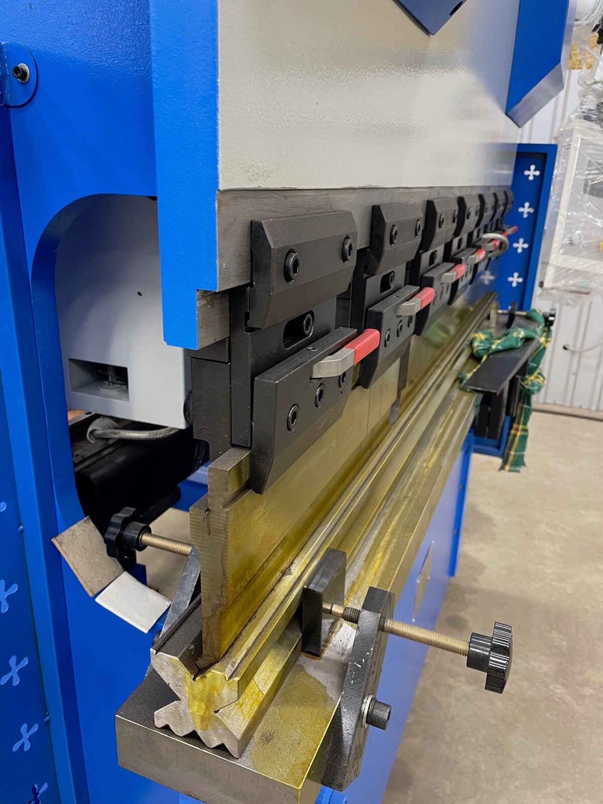 CNC Press Brake - 69Ton 5ft with Cybelic Touch Screen Programmable ...