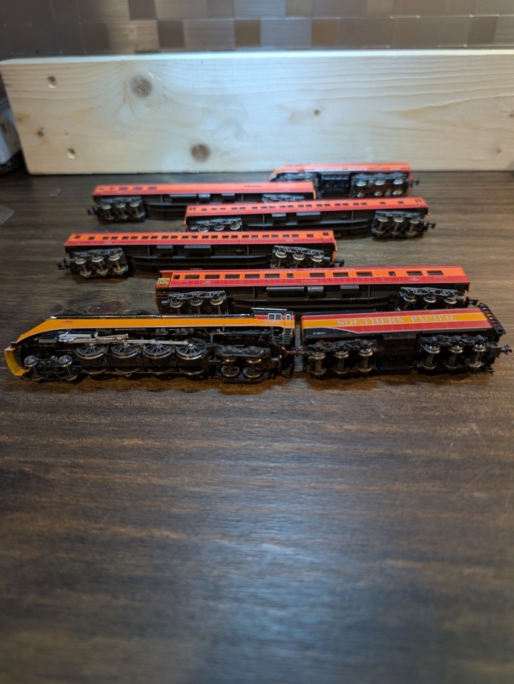 N Scale Southern Pacific Daylight Steam and Cars with Bonus Diesel F7A ...