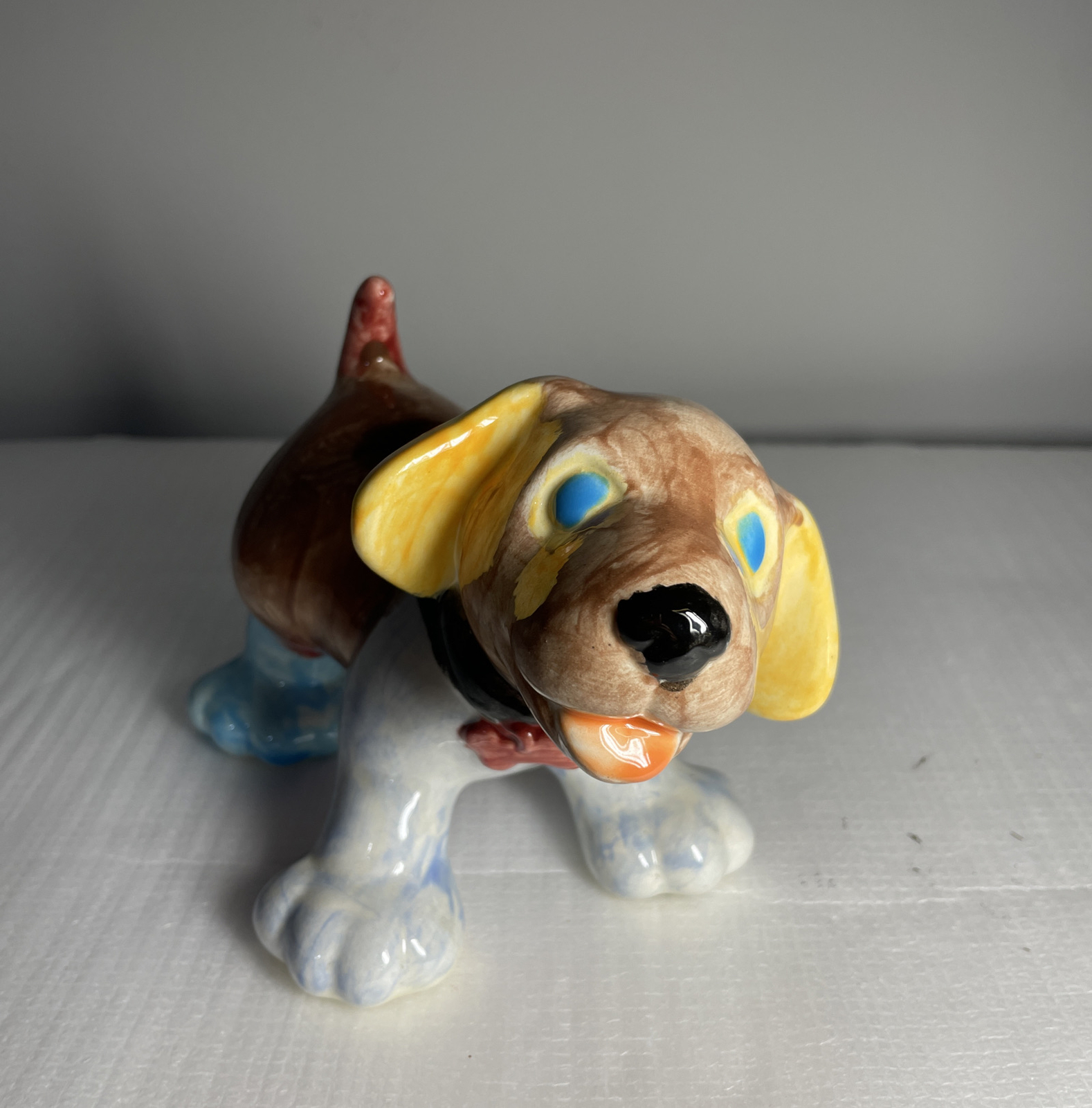 Hush Puppy Figurine Shelf Settlers Pinta crafts by gallery Pinta ...