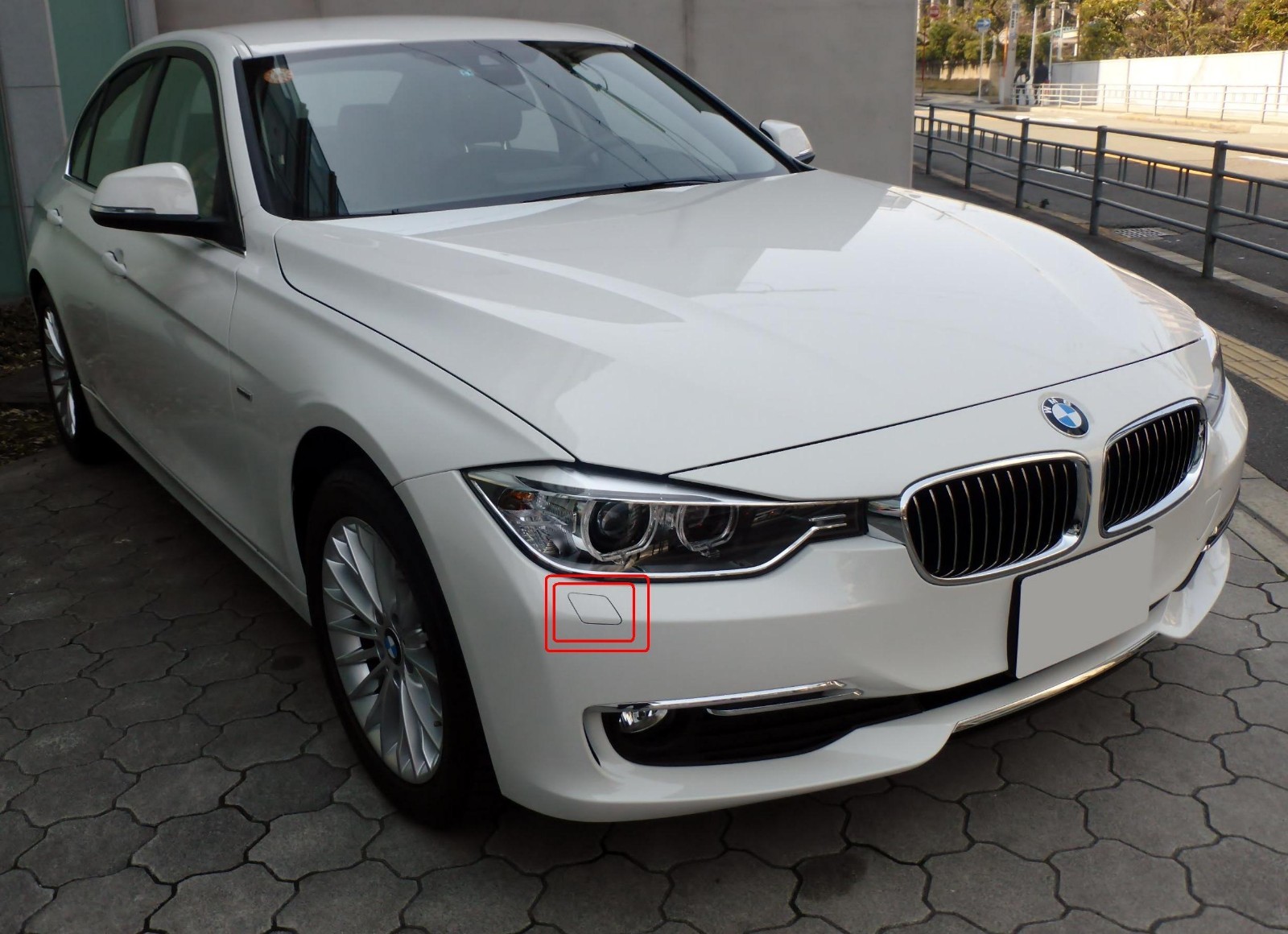 BMW NEW GENUINE 3 F30 F31 FRONT BUMPER O/S RIGHT HEADLIGHT WASHER COVER ...