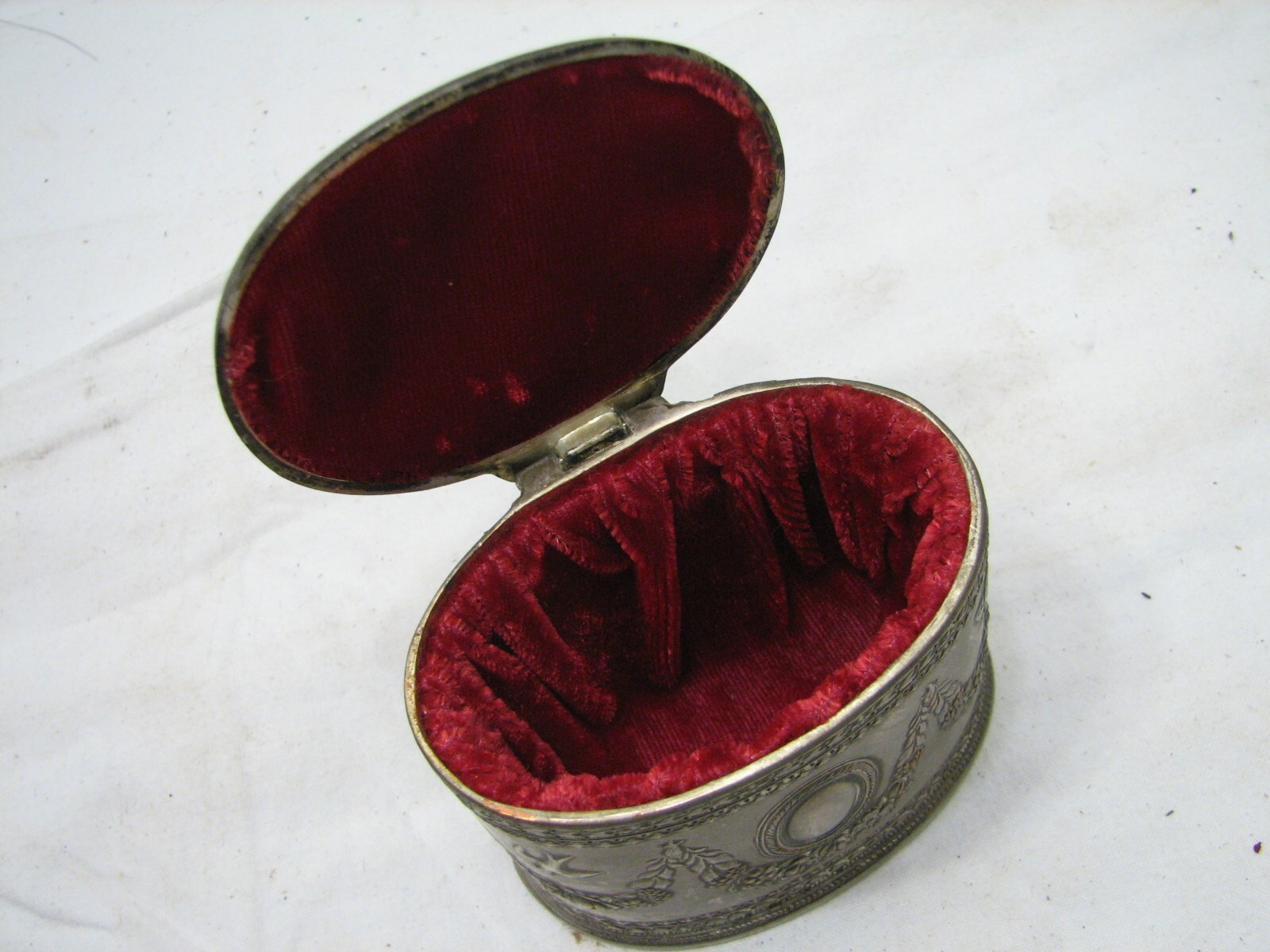 Vintage Ornate Victorian Sewing Pin Cushion Box Felt Lined Trinket Lid ...