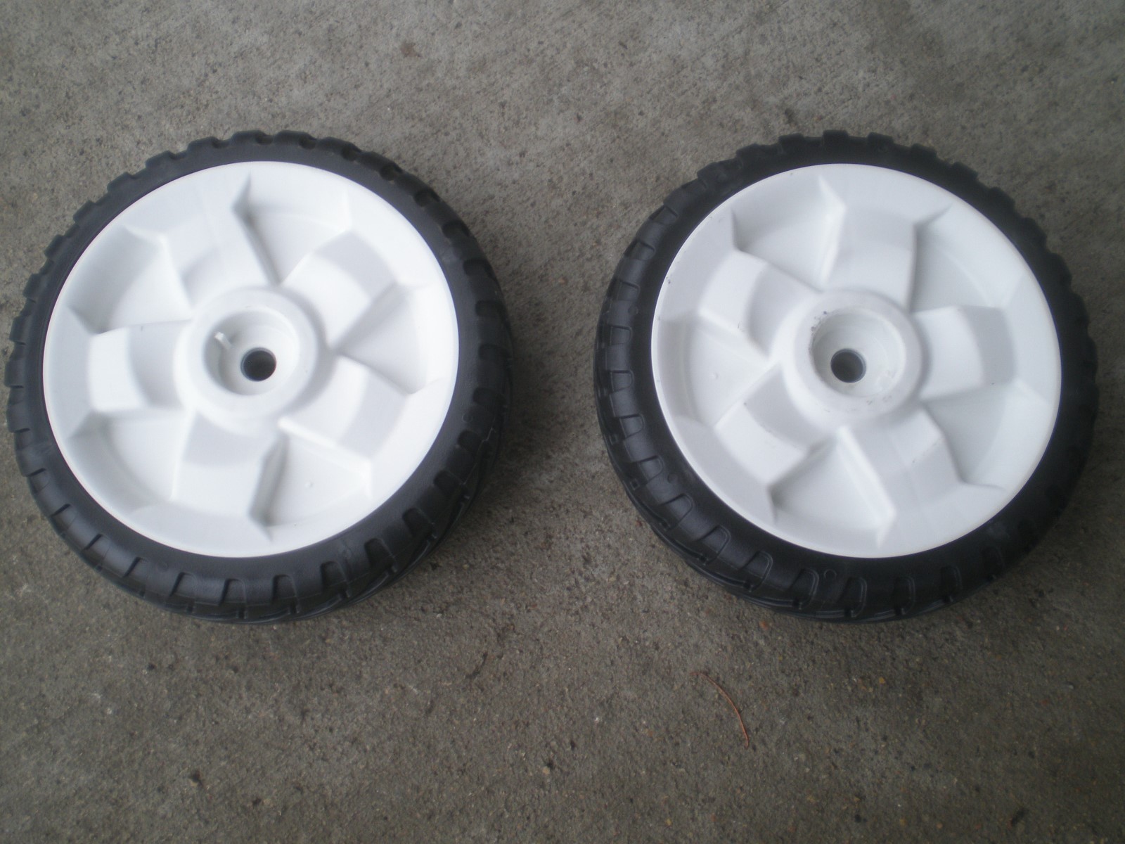 OEM Toro Rear drive Personal pace Wheels 8" 137-4835, 119-3822 (Set of ...