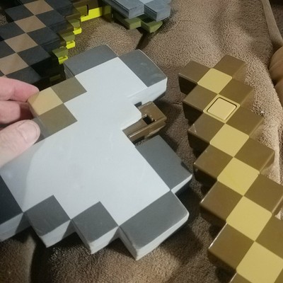 Minecraft Papercraft Gold Sword