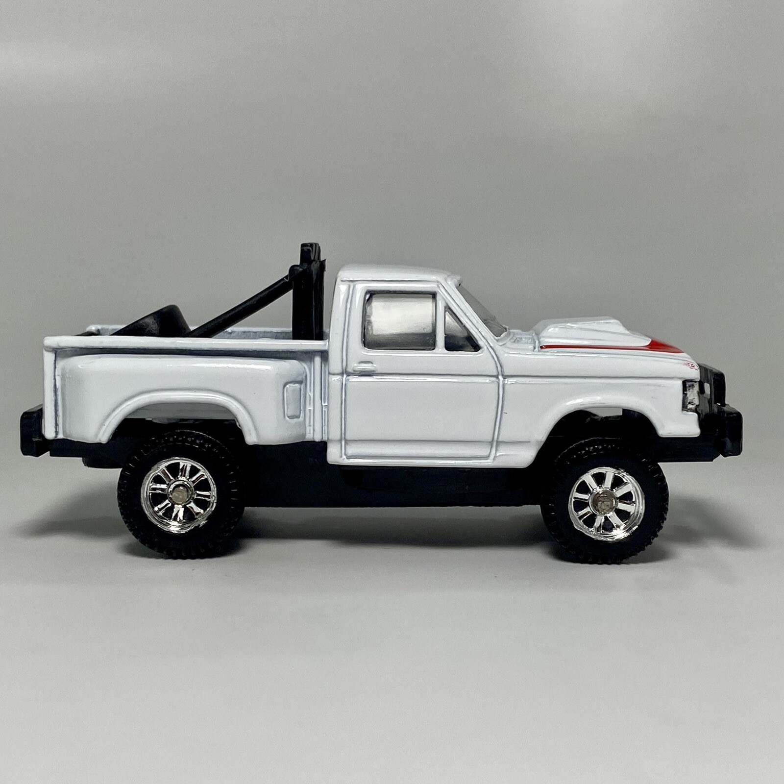 Maisto Ford Pick-Up 1:64 Diecast F150 Baja Race Truck White w/ Chrome ...