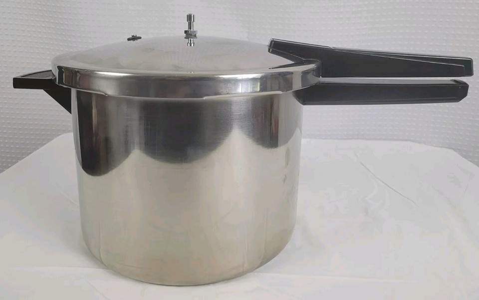 Presto Pressure Cooker 6 Quart Model 409A with Jiggler,Trivet & Gasket ...