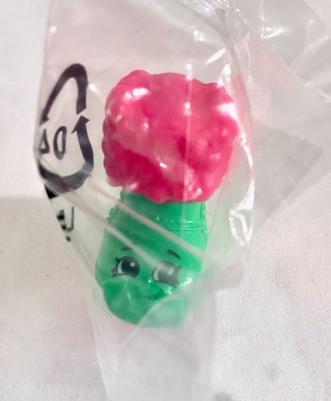 Shopkins Figures Season 3 - Red Green Christmas Exclusive Snug Ugg | eBay