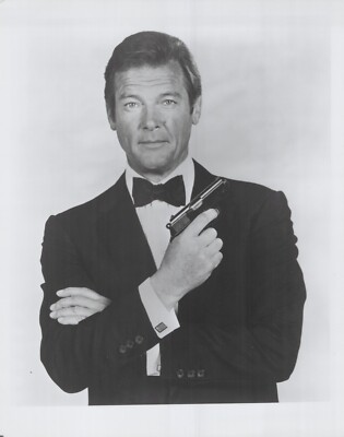 Roger Moore - James Bond (1970s) Handsome Hollywood Actor Photo K 405 ...