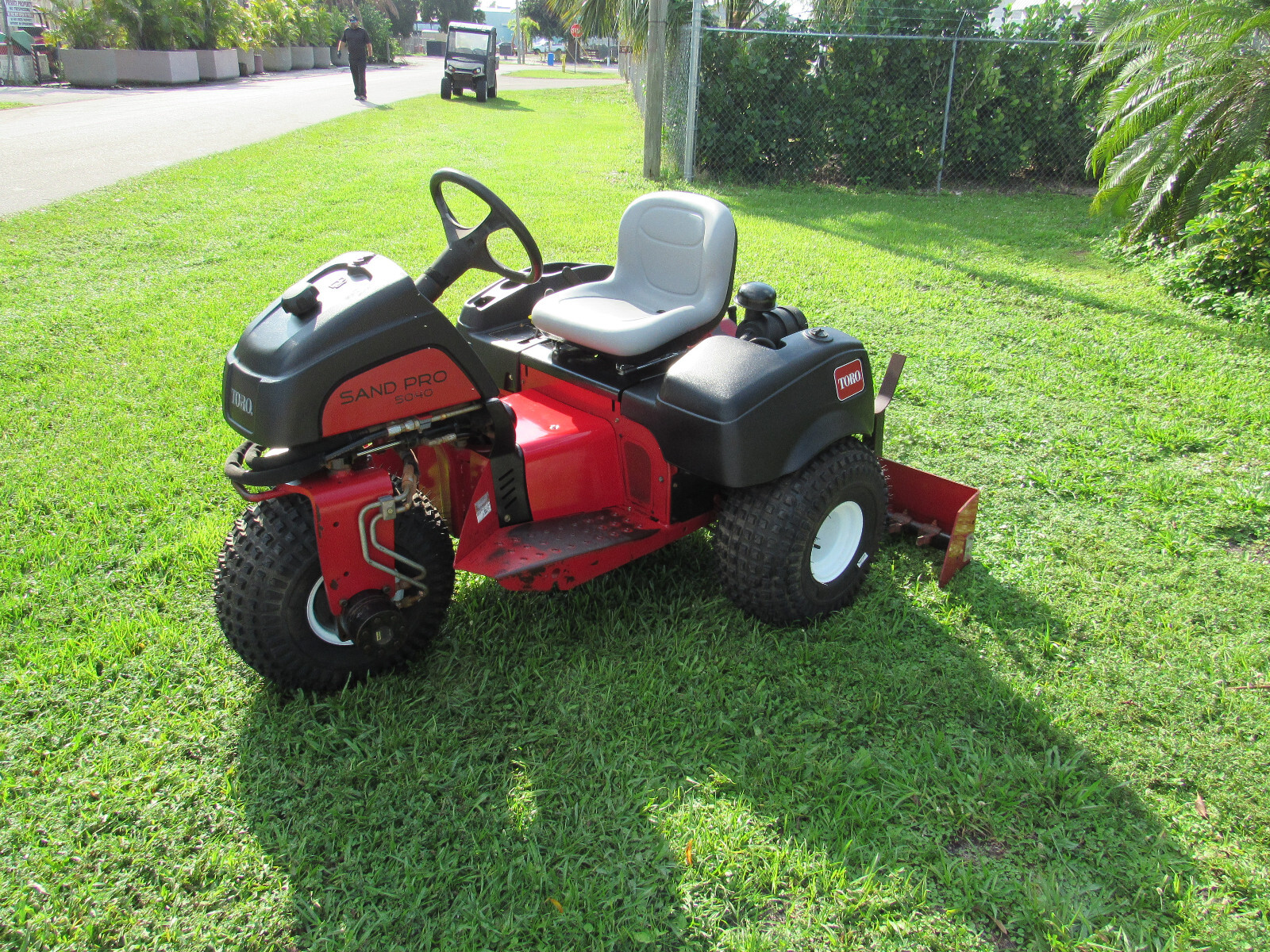 Toro 5040 Sand Pro Sand Trap Rake rear QAS Lift Rear Box BladGroomer ...