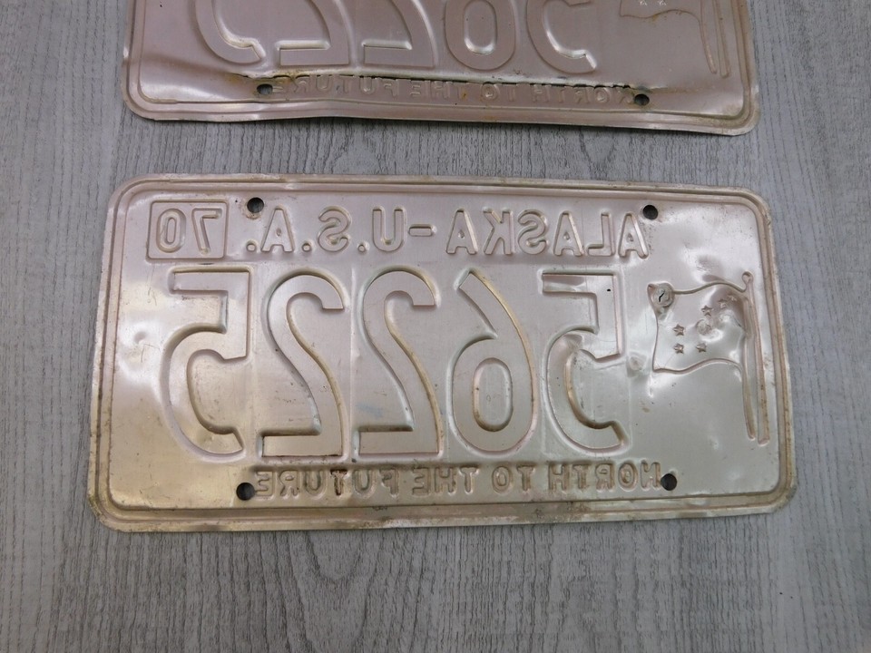 Alaska USA 1970 North To The Future Flag Yellow Blue Vintage License ...