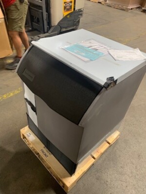 Ice-O-Matic ICEU220HA 24 1/2"W Half Cube Undercounter Ice Machine ...