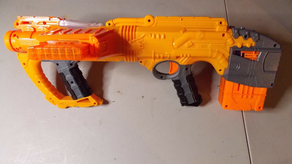 Nerf Doom Lands Double Dealer Blaster gun 4 small clips filled with ...