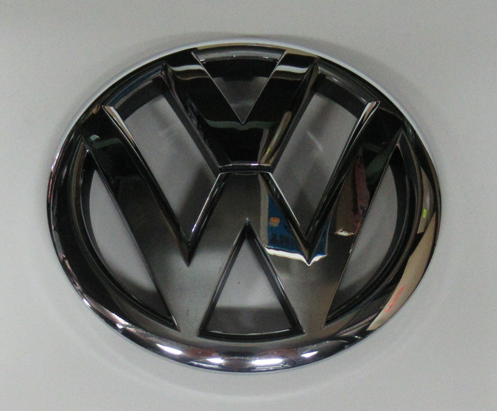 Original VW Golf 6 5K Golf Plus Emblem für Kühlergrill vorn 5K0853601F ...
