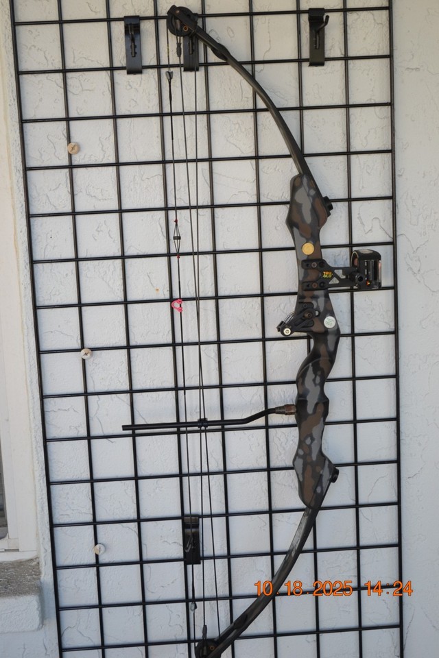 Vintage Martin Tiger Compound Bow, 50 pound draw weight, 27" draw ...