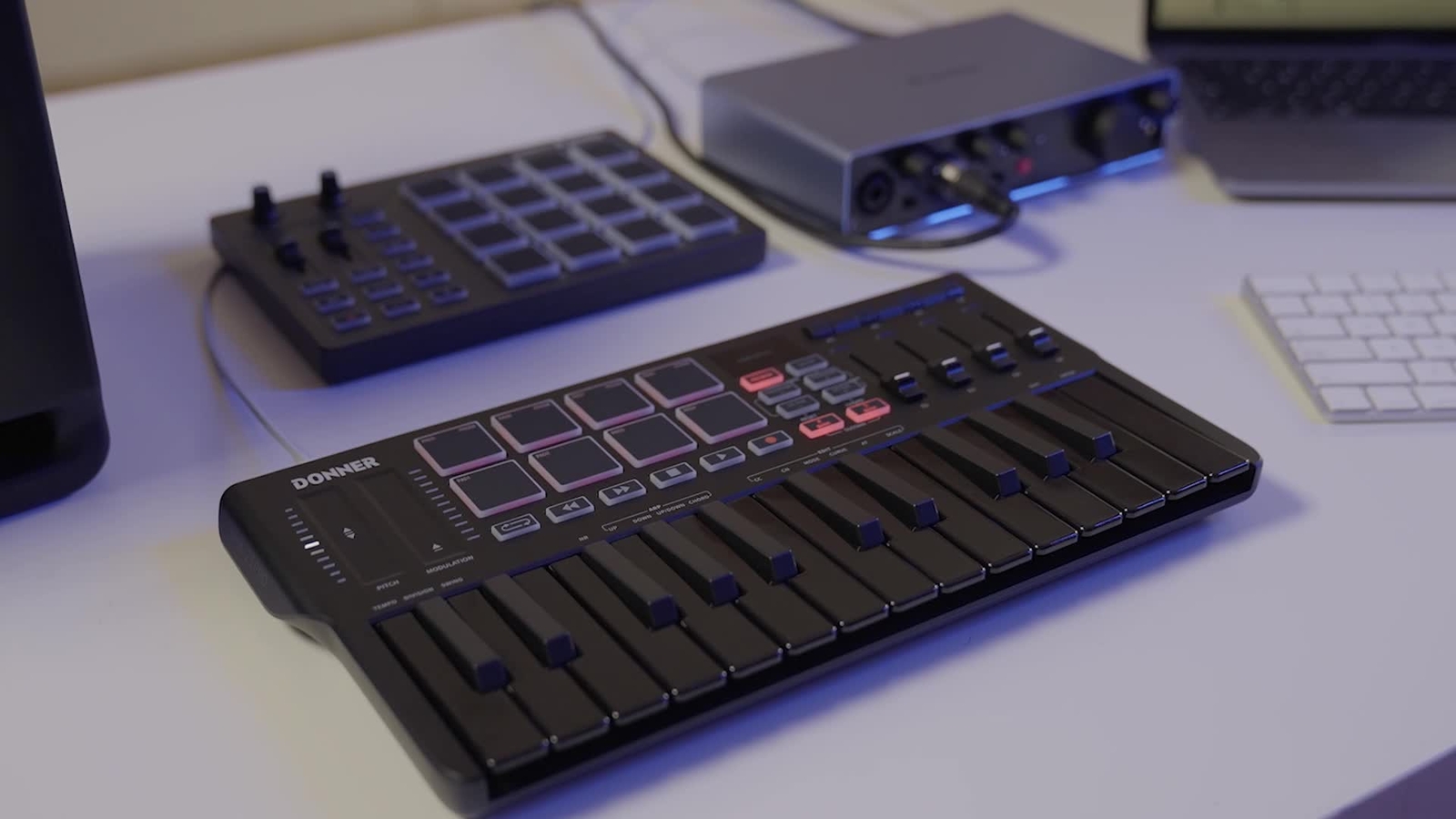 Donner USB-C MIDI Keyboard DJ Controller OLED 25 Keys 8 Drum Pads Touch ...