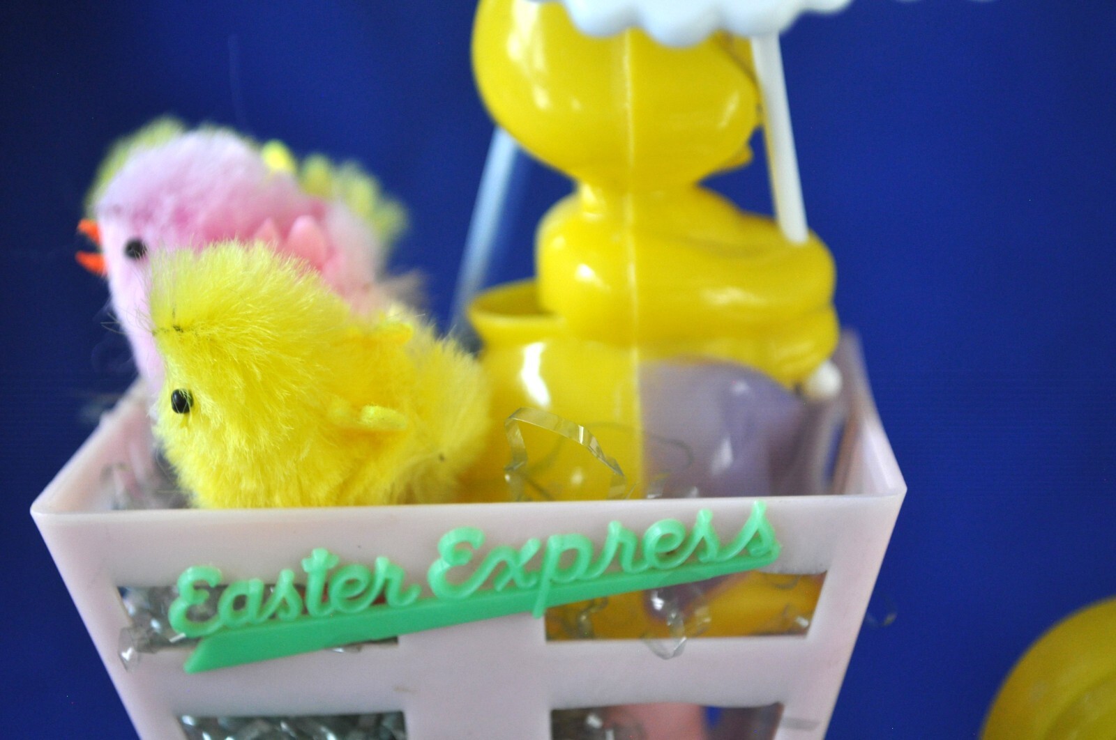 VTG E ROSEN ROSBRO PLASTIC CANDY CONTAINER ROOSTER PULLING CART Easter ...