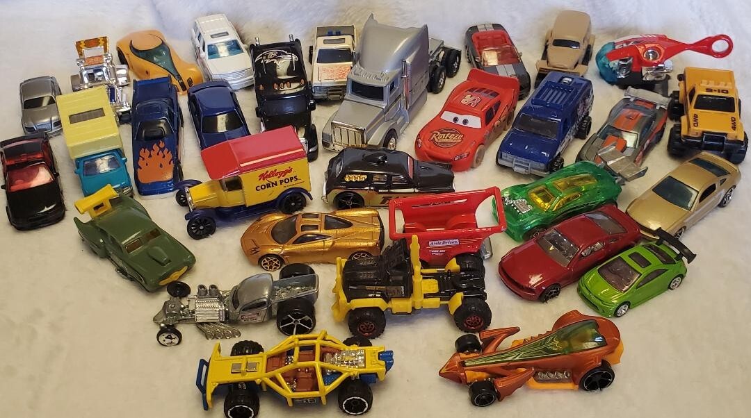 Vintage Lot of Assorted Toy Cars | eBay