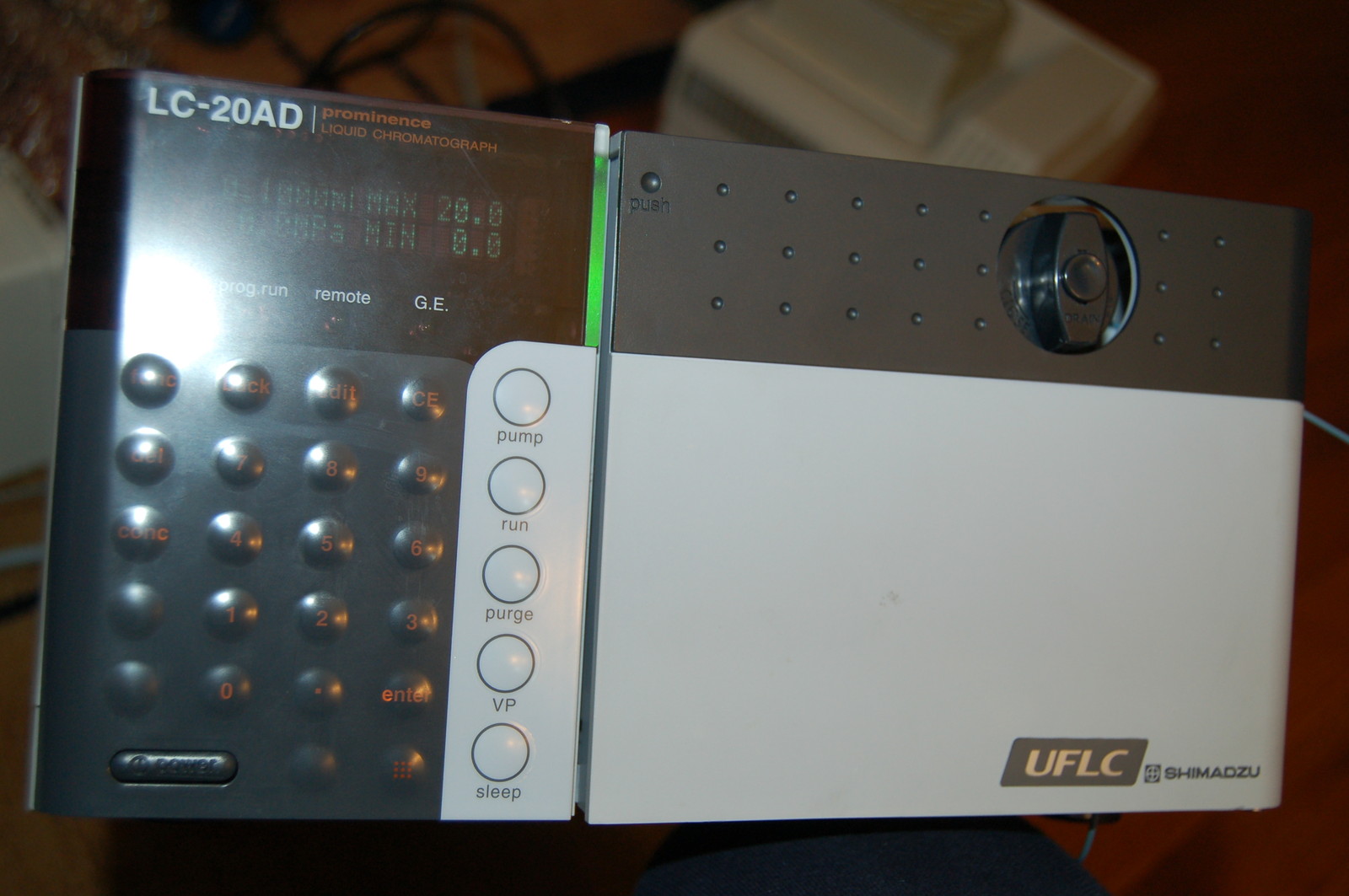 Shimadzu HPLC Prominence UFLC LC-20AD pump chromatography liquid ...