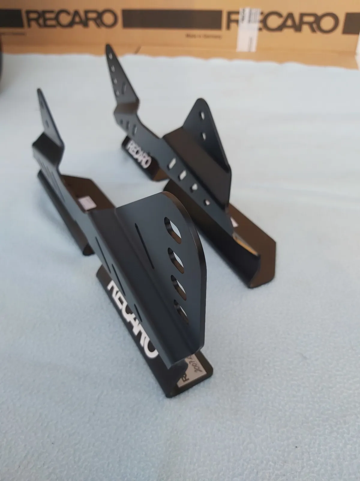 RECARO PODIUM GF SEAT,RIGHT, L PAD KIT,ALCANTARA RED/LEATHER BLACK w ...