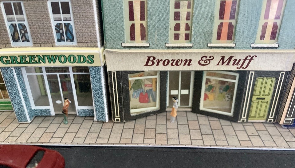 Metcalfe~N Gauge~Low Relief~High Street Buildings~Houses~Bank~Pub ...