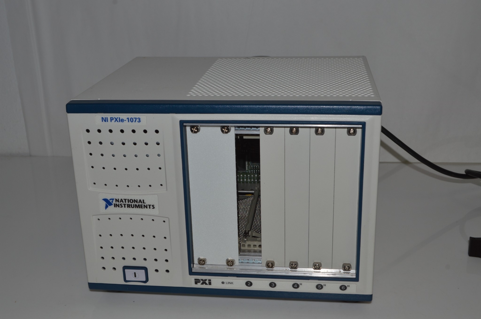 NATIONAL INSTRUMENTS PXIE-1073 CHASSIS 5 SLOT (UFY76) | eBay