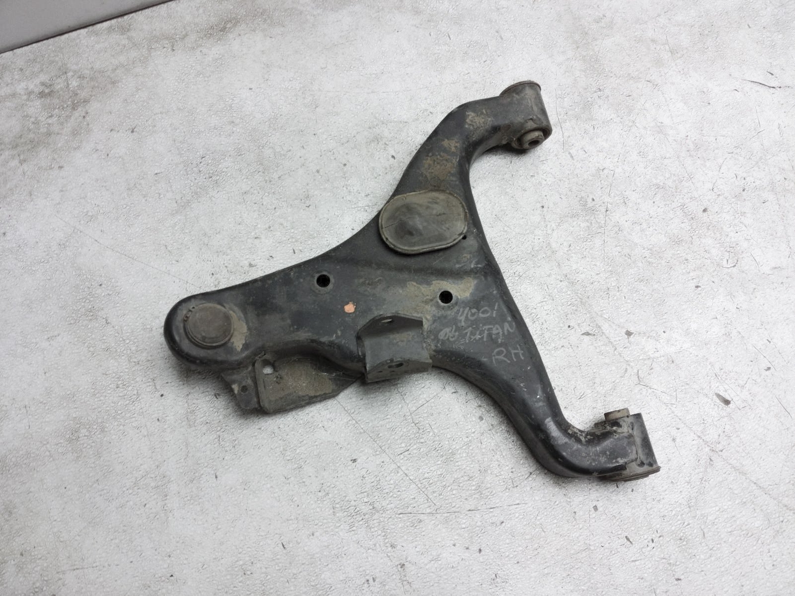 2004-2015 Nissan Titan Front Passenger Lower Control Arm - 54500-Zr00a ...