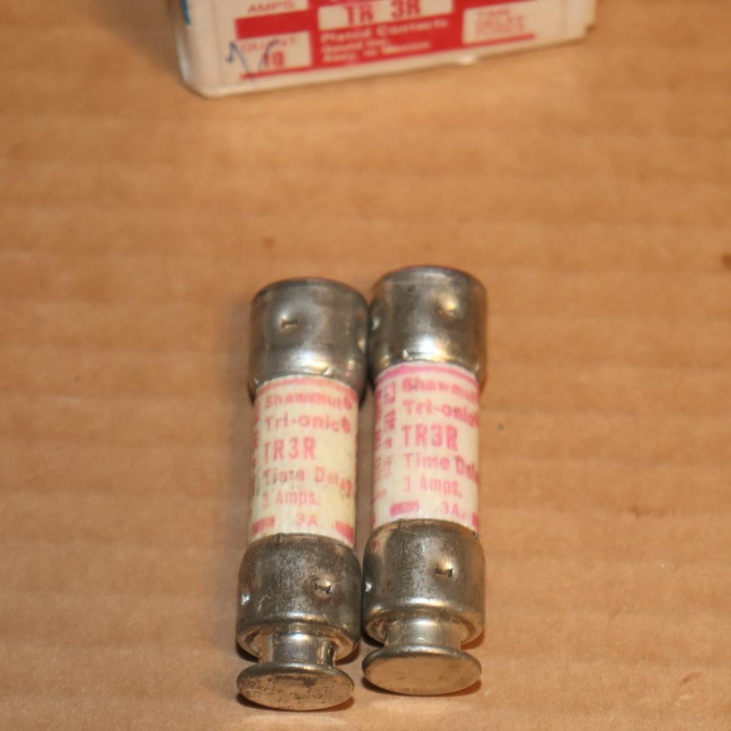 One Lot of 2 New Gould Shawmut Tri-Onic TR-3R 3 Amp Fuses Mersen Ferraz ...