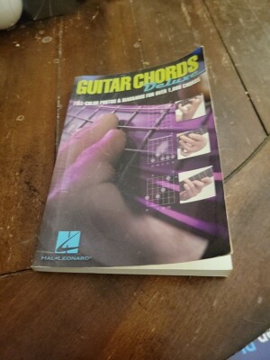 Guitar Chords Deluxe: Full-Color Photos & Diagrams for Over 1,600 ...