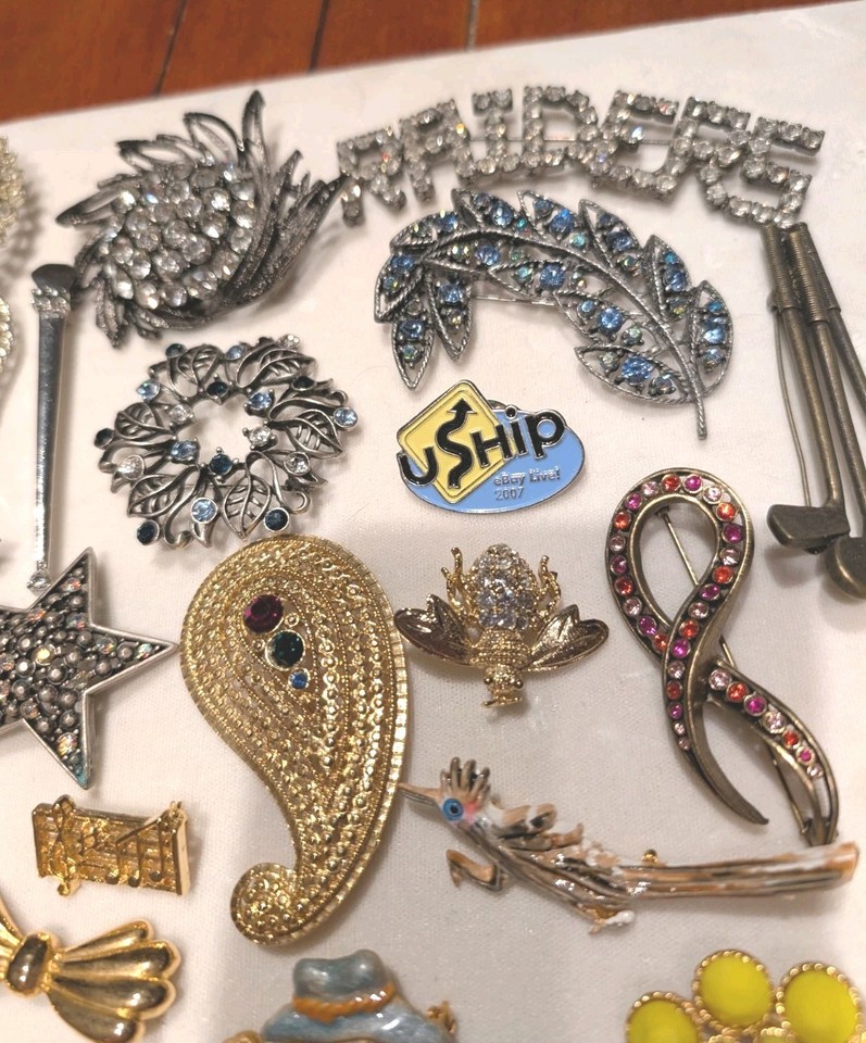 Vintage lot of 31 rhinestone Assorted brooches Pins many signed | eBay
