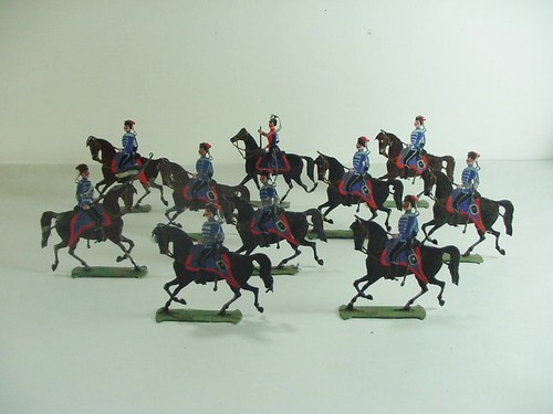 GROUP OF 19 HAND PAINTED MINIATURE LEAD TOY SOLDIERS: 10 W STANDS AND 9 ...