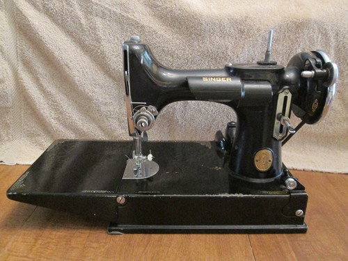 Singer 221-1 Featherweight Electric Sewing Machine With Case ...
