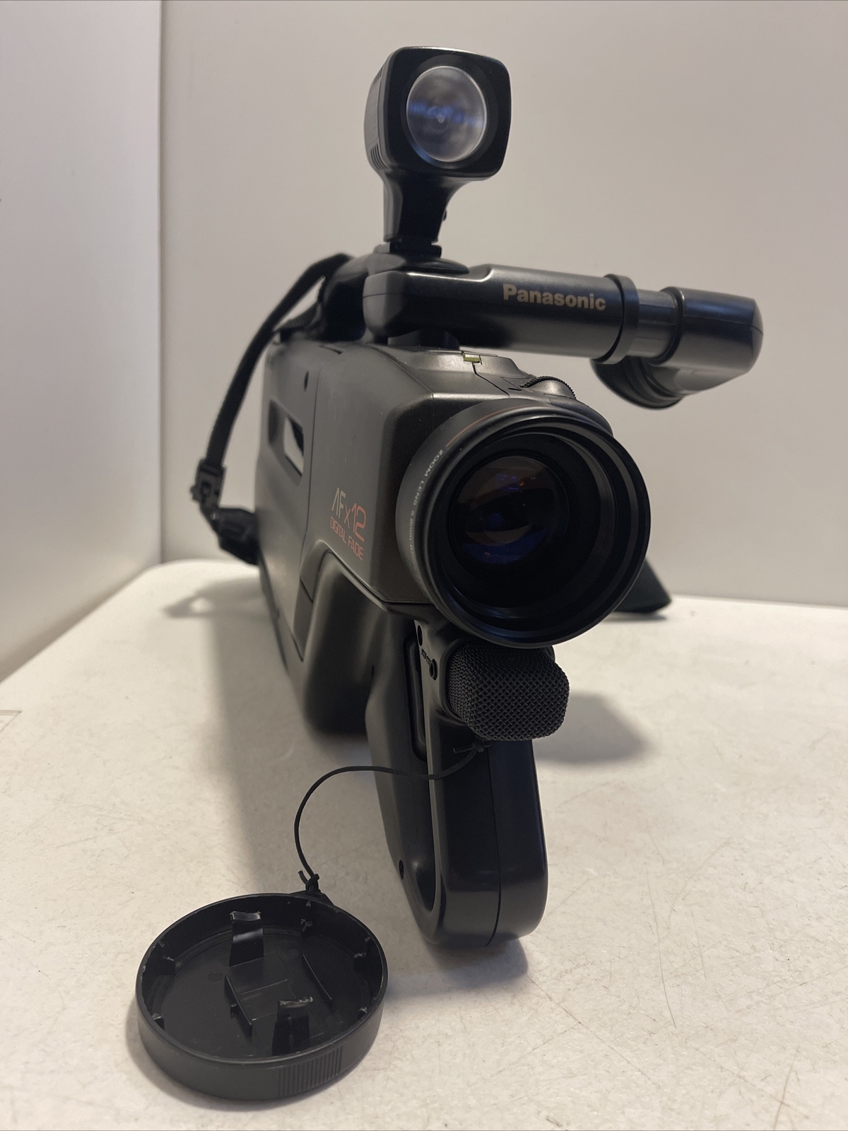 Camcorder Panasonic VHS Pistol Grip PV-720 Digital Fade OmniMovie Light ...