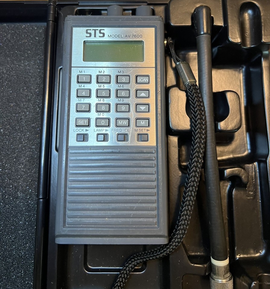 STS AV 7600 Handheld AVIATION Transceiver 720 Channel case manual ...