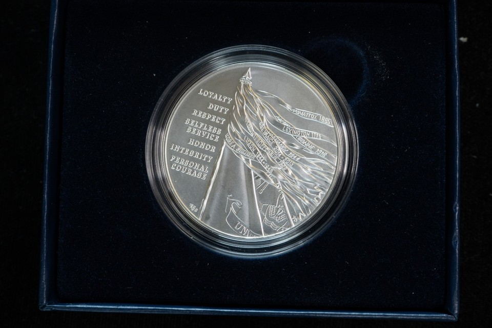 US Mint Armed Forces 1 oz .999 Silver Medals Program - US Army in OGP ...