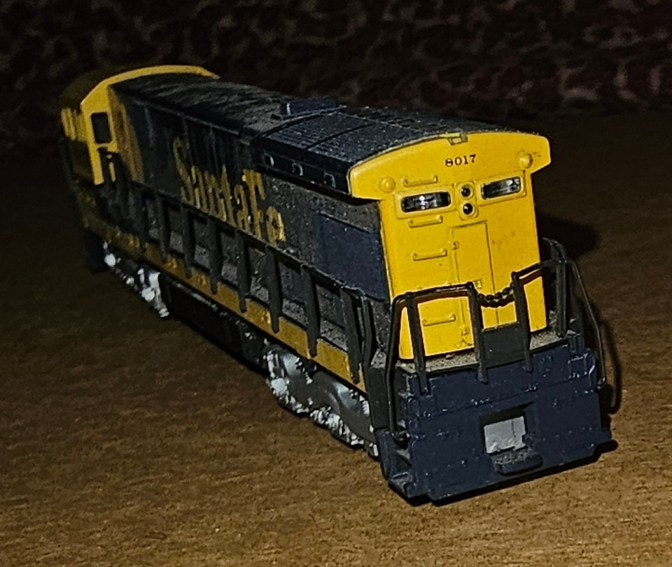 KATO N Scale GE C30-7 Diesel Locomotive Santa Fe #8017 Model Train ...