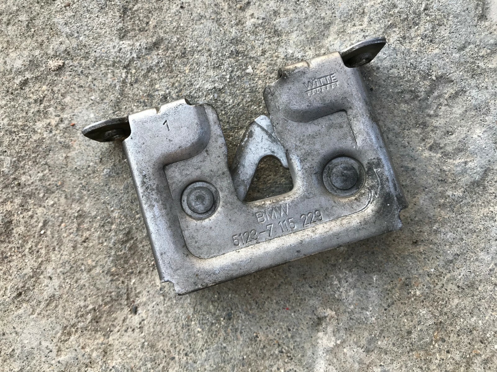 2008 2009 2010 BMW 535i 525i 528i E60 Hood Safety Catch Latch OEM G7 | eBay