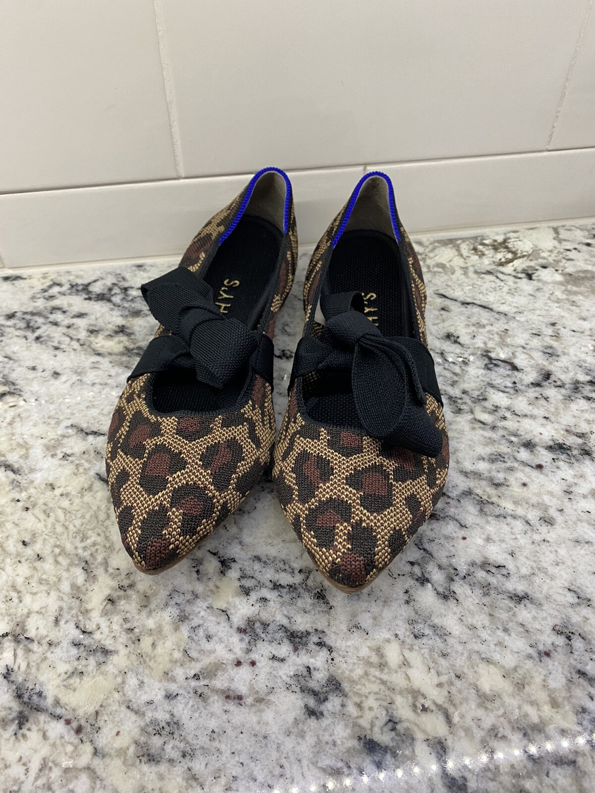 Rothys Size 8.5 Big Cats Black Pointed Toe Flats with Bow | eBay